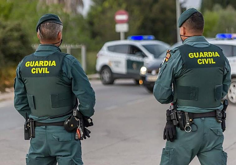 La Guardia Civil arresta a un ladrón que amenazaba a trabajadores de gasolinera con una pistola ...